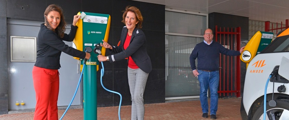 Iconische praatpaal wordt circulair uithangbord als laadpaal - Duurzaam ...