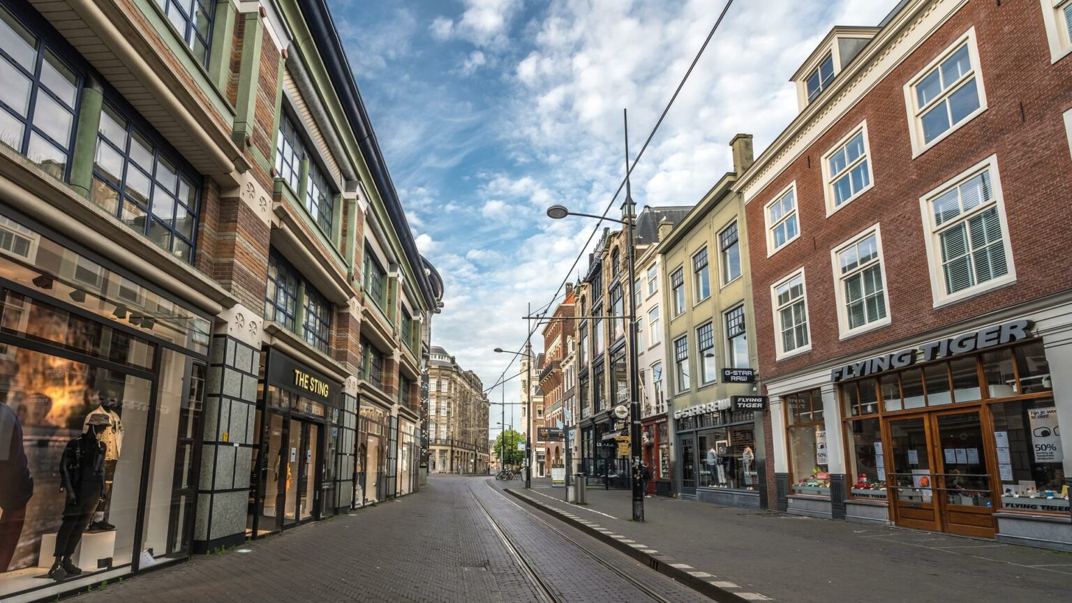 Een verlaten winkelstraat in het centrum van Den Haag - Duurzaam Ondernemen