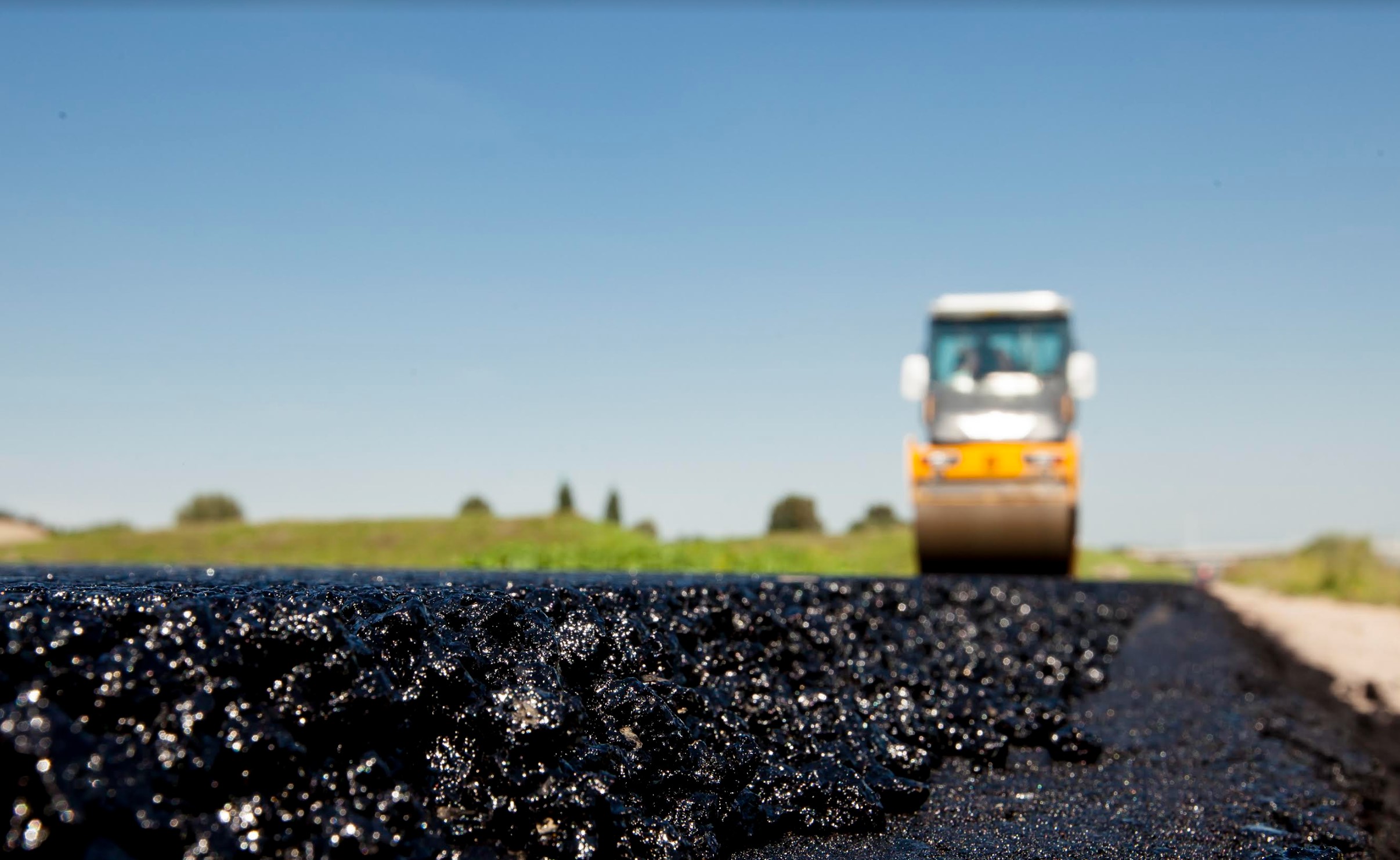 Vandaag is voor het eerst fossielvrij asfalt aangebracht in Nederland ...