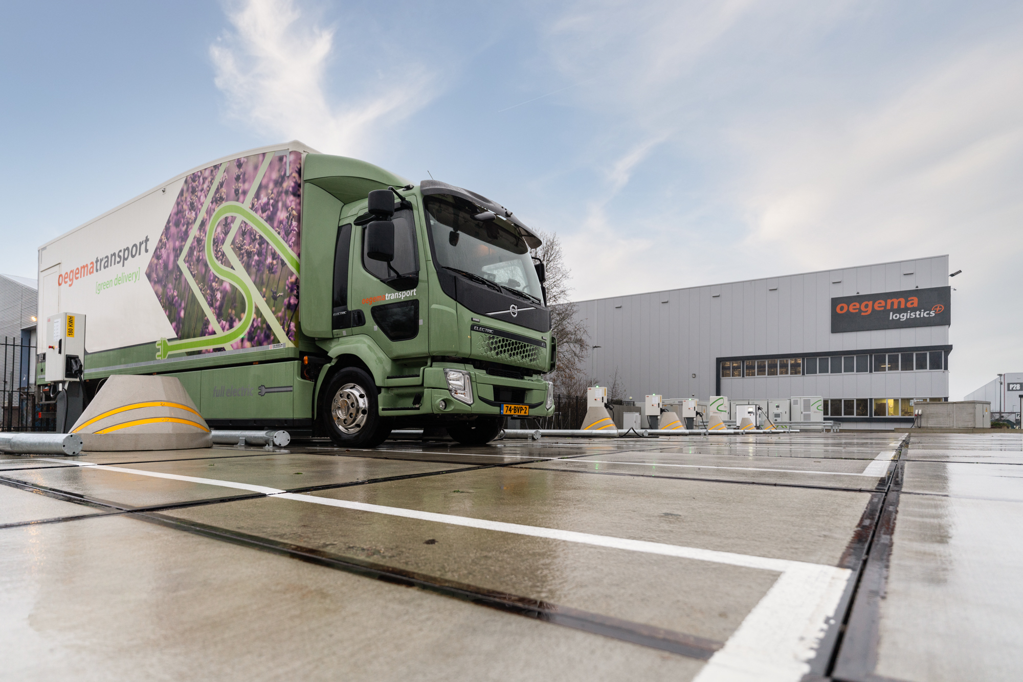 Laadinstallatie op zon operationeel bij Oegema Transport - Duurzaam Ondernemen