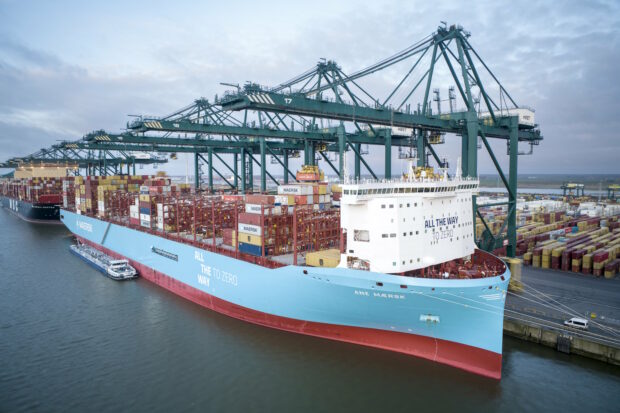 Rotterdamse VT Group bunkert duurzaam diepzeeschip Ane Maersk op maiden ...